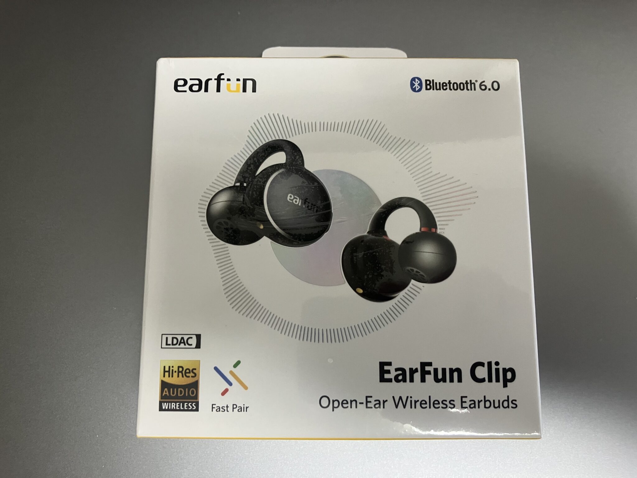 EarFun Clipレビュー｜口コミ通りのコスパ最強のイヤーカフ型イヤホン - Luxe Life Tech